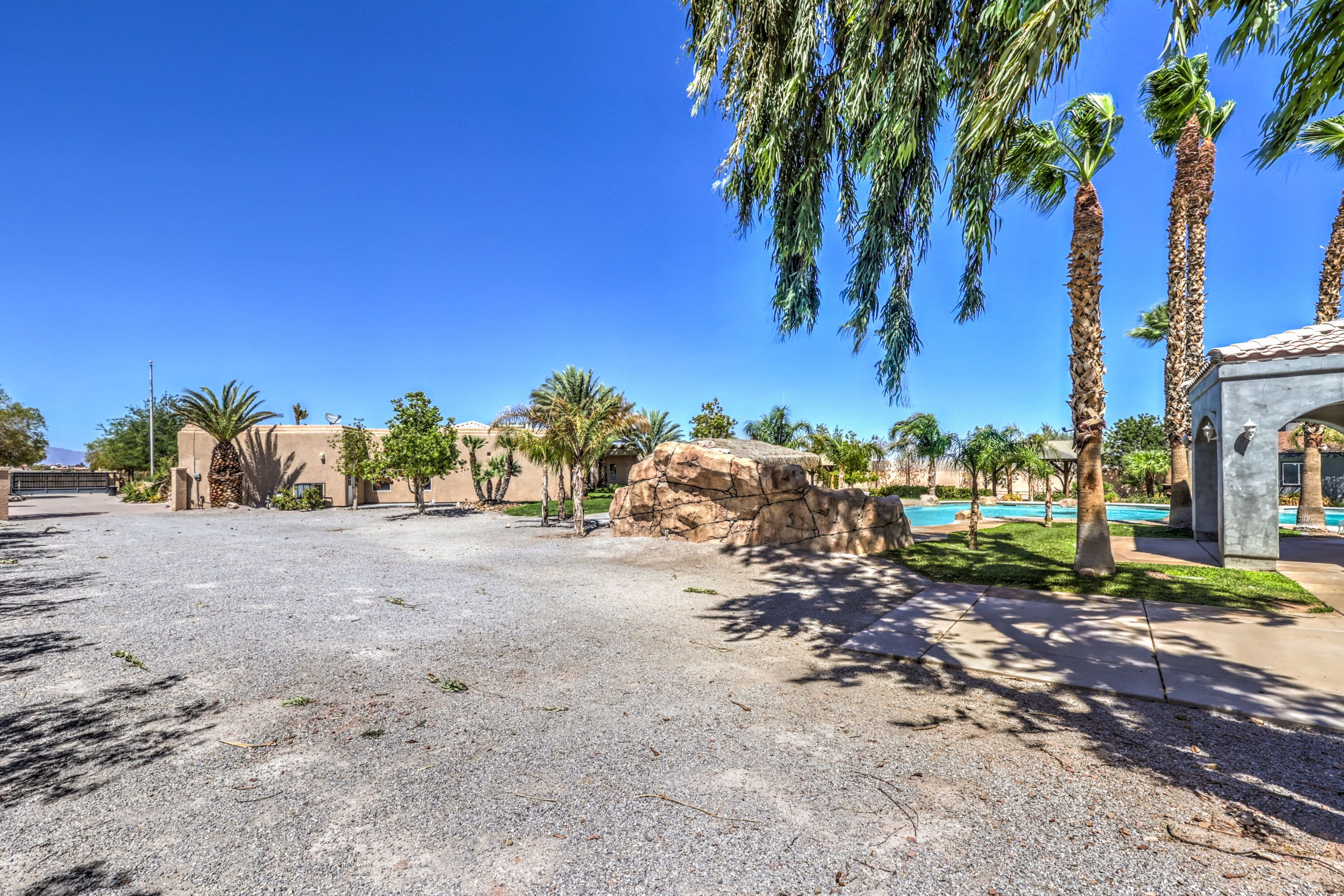 4813 West Richmar Avenue, Las Vegas, NV 89139 | Neon Sun Photography | Tour