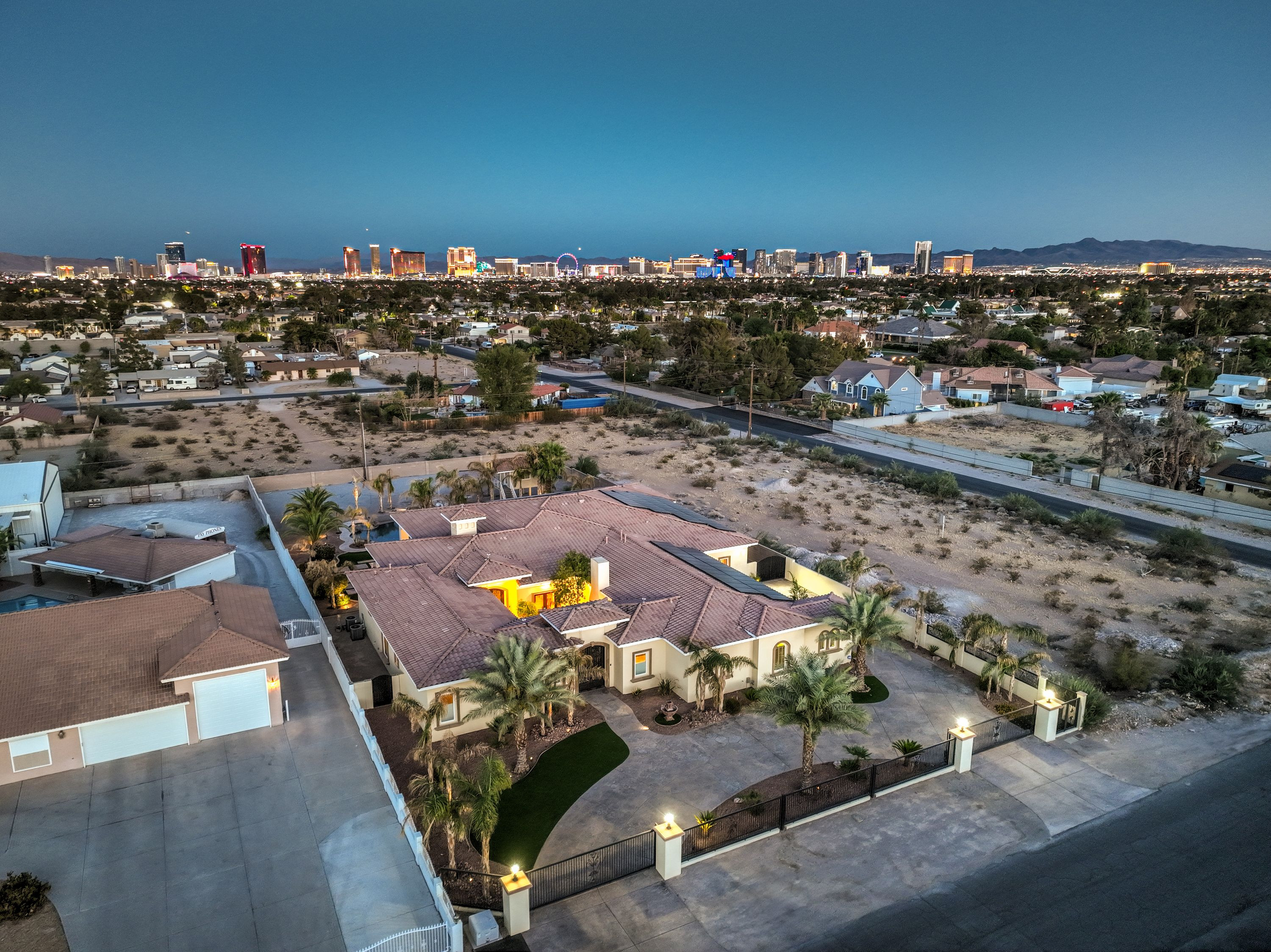 2780 El Camino Road, Las Vegas, NV 89146 | Neon Sun Photography | Tour