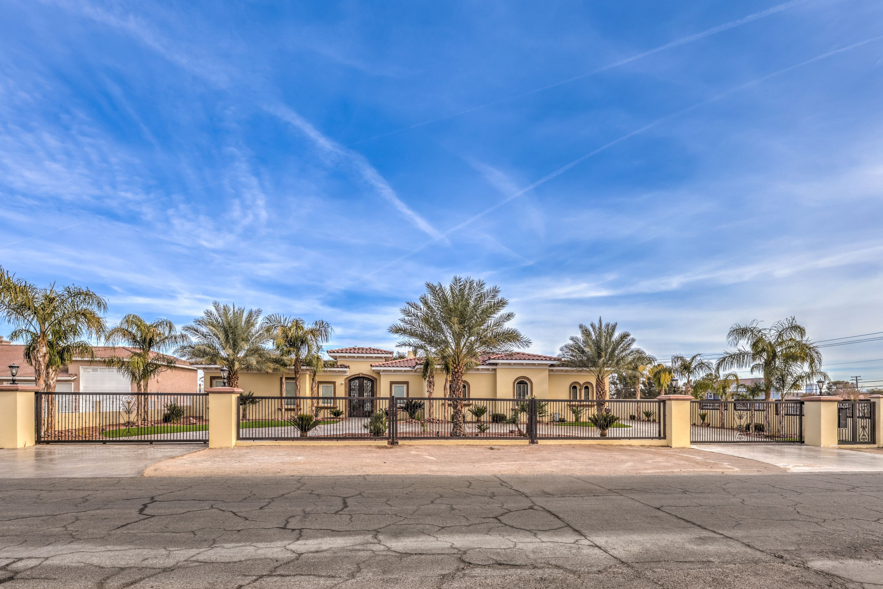 2780 El Camino Road, Las Vegas, NV 89146 | Neon Sun Photography | Tour