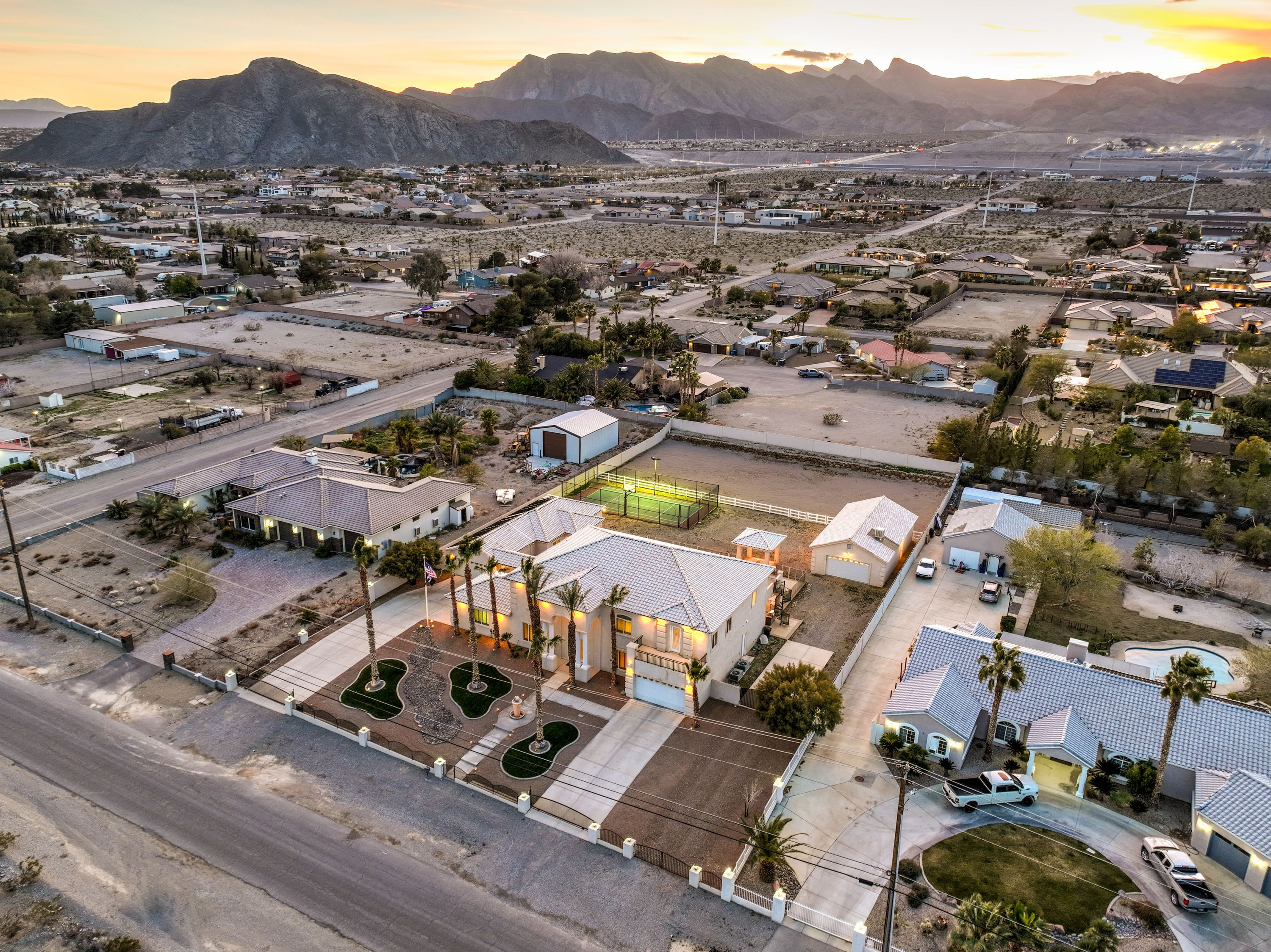 5055 North Chieftain Street, Las Vegas, NV 89149 | Neon Sun Photography ...